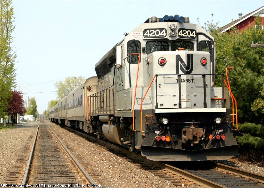 NJT 4204 Shoving West